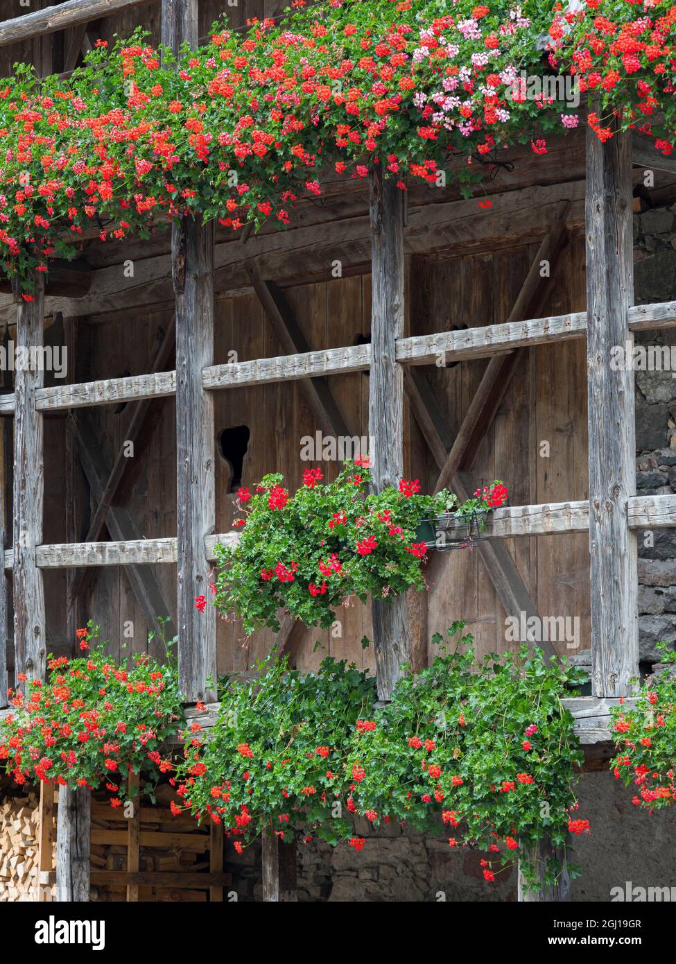 Traditional alpine architecture hi-res stock photography and images - Alamy