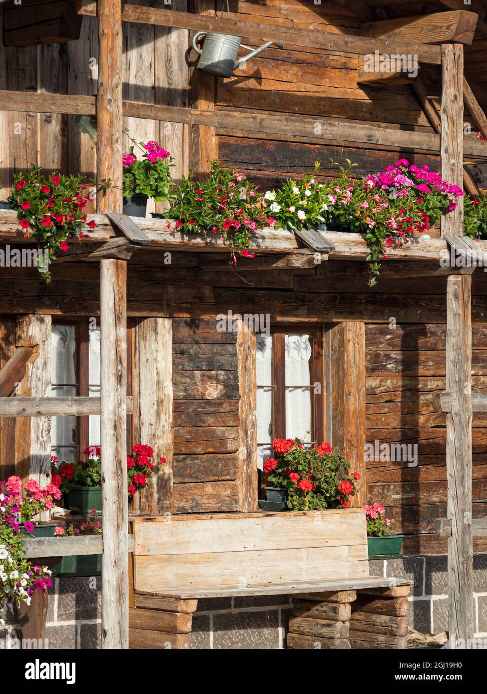 Traditional alpine architecture hi-res stock photography and images - Alamy