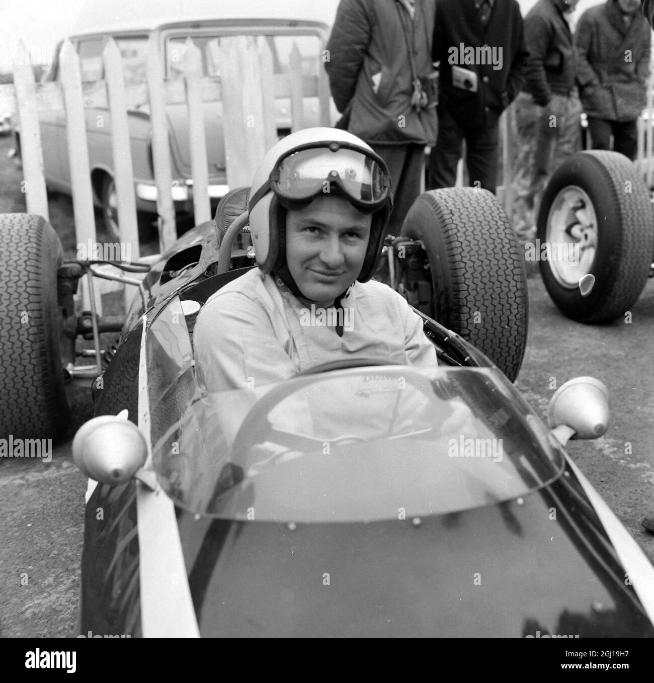 MOTOR CAR INTERNATIONAL TROPHY RACE AT GOODWOOD, SUSSEX - RACING DRIVER ...