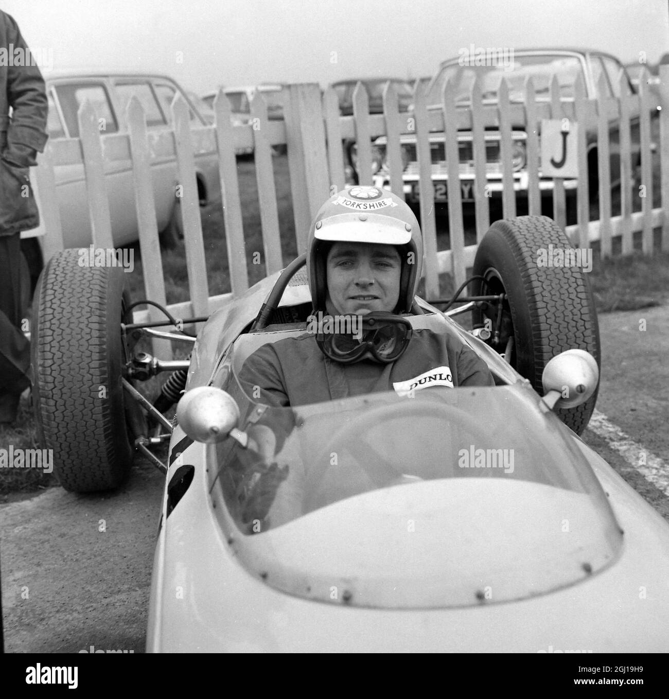 MOTOR CAR INTERNATIONAL TROPHY RACE AT GOODWOOD, SUSSEX - RACING DRIVER ...