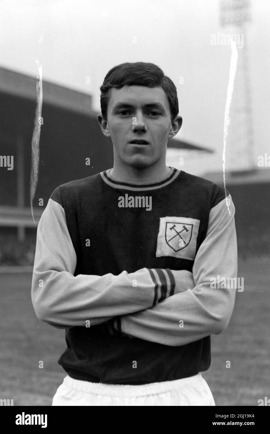 FOOTBALL WEST HAM UTD PETER BENNETT ROOKIE PORTRAIT ; 7 APRIL 1964 ...