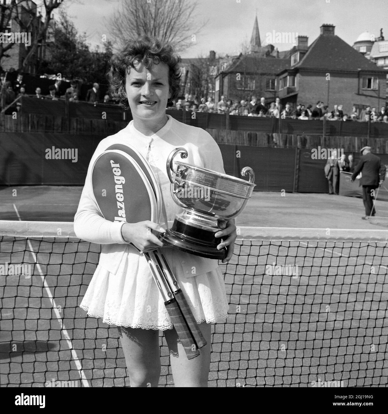 TENNIS JAN LEHANE OF AUSTRALIA WITH TROPHY IN LONDON ; 11 APRIL 1964 ...