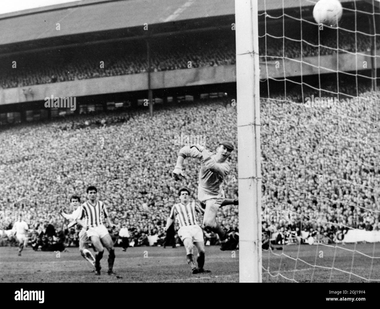 Dundee v rangers hi-res stock photography and images - Alamy