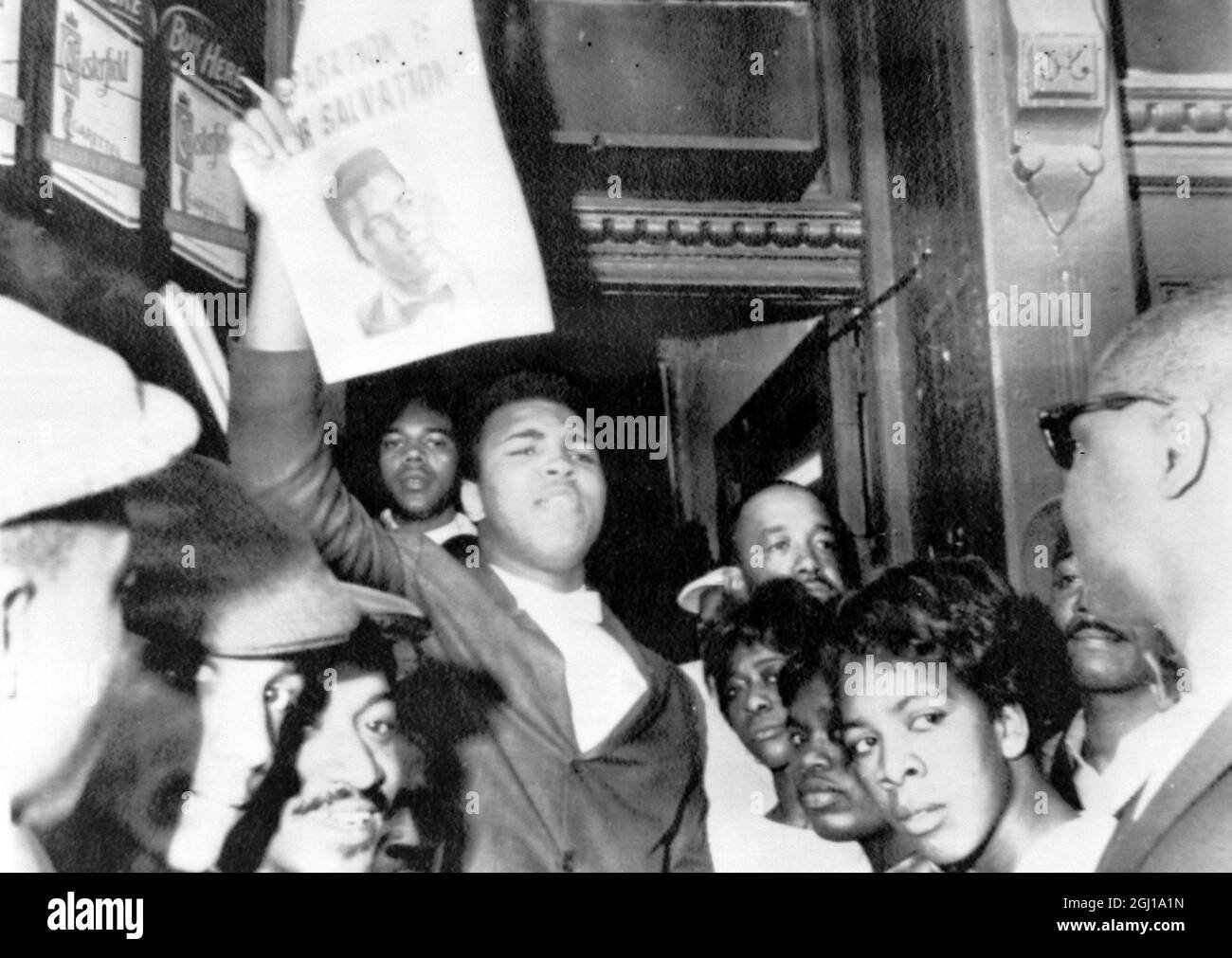 AMERICAN BOXING CHAMPION CASSIUS CLAY MUHAMMAD ALI WITH BLACK MUSLIM ...