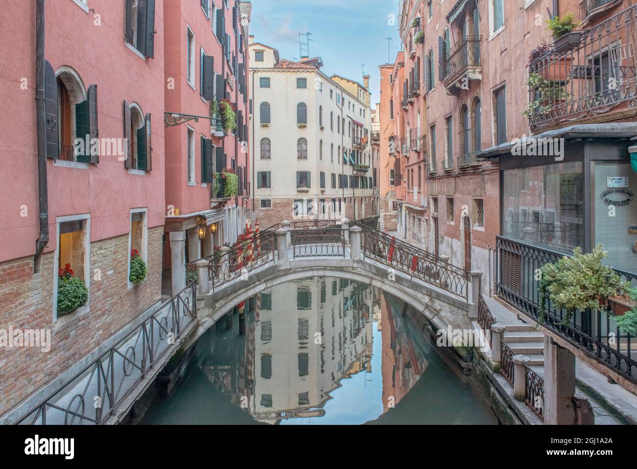 Venice bridge over canal hi-res stock photography and images - Alamy