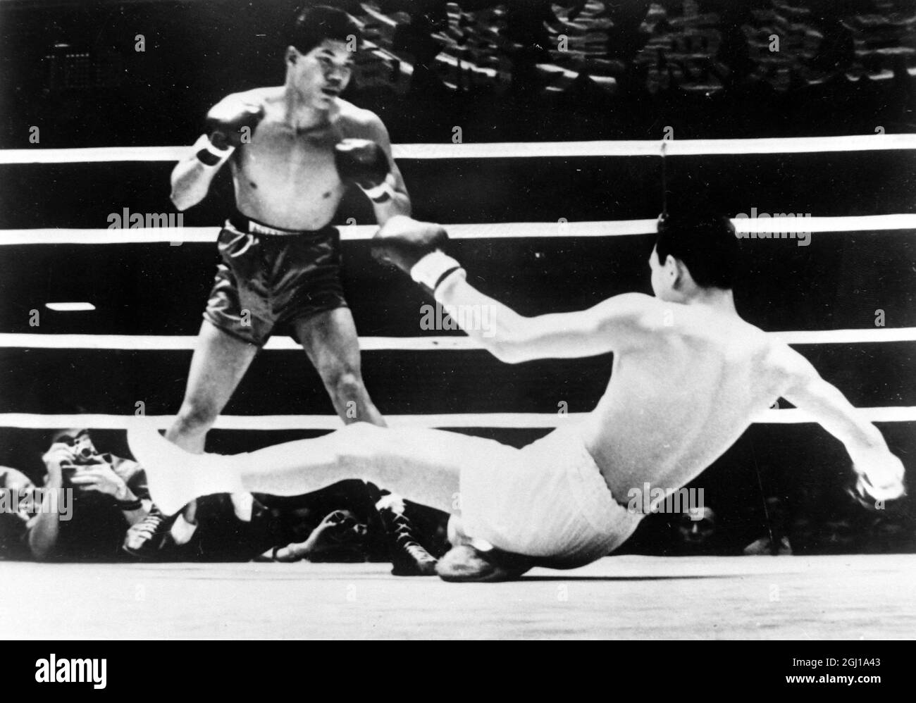BOXING ELISEO ARANDA V YOSHINORI TAKAHASHI IN ACTION IN TOKYO, JAPAN ...