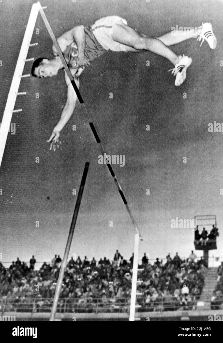 ATHLETE IN ACTION FRED HANSEN F WORLD RECORD POLE VAULT IN SAN DIEGO ...