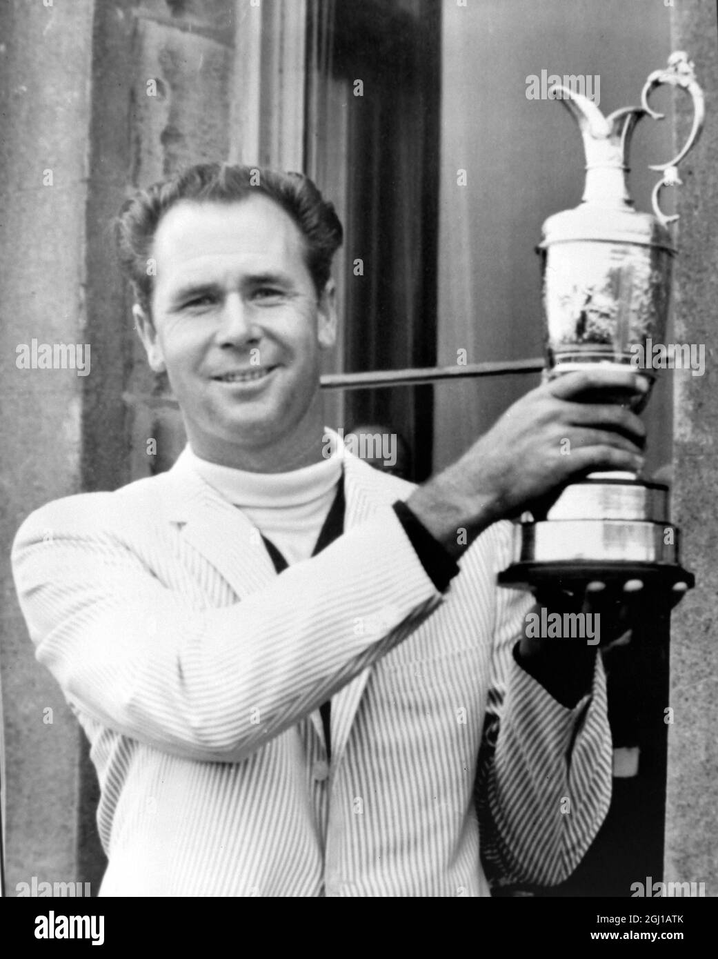 Claret jug hi-res stock photography and images - Alamy