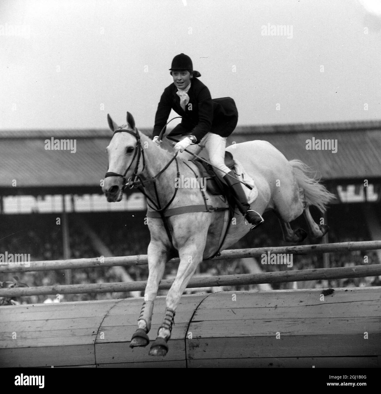 HORSE SHOWS CONNOLLY-CAREW BARRYMORE QUEEN QUEEN ELIZABETH II CUP ; 22 ...