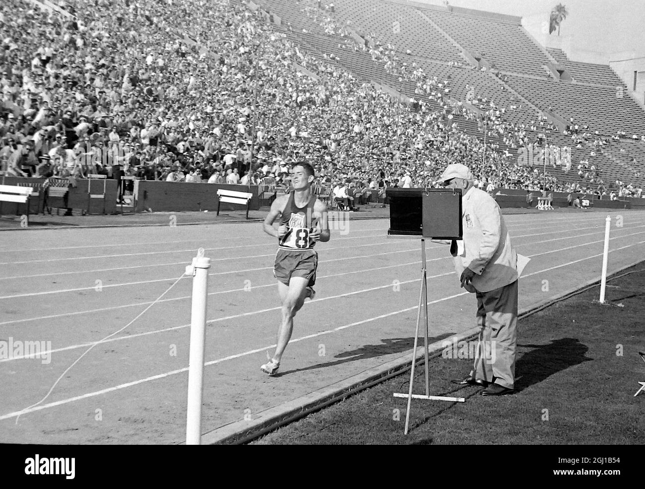 ATHLETE GERRY LINDGREN IN ACTION IN LOS ANGELES / ; 28 JULY 1964 Stock ...