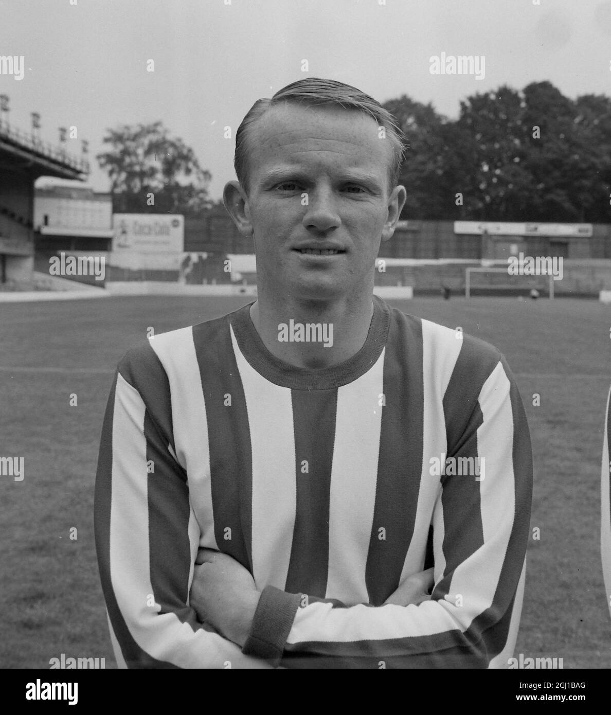 IAN WHITE - PORTRAIT OF FOOTBALLER OF SOUTHAMPTON FC FOOTBALL CLUB TEAM ...