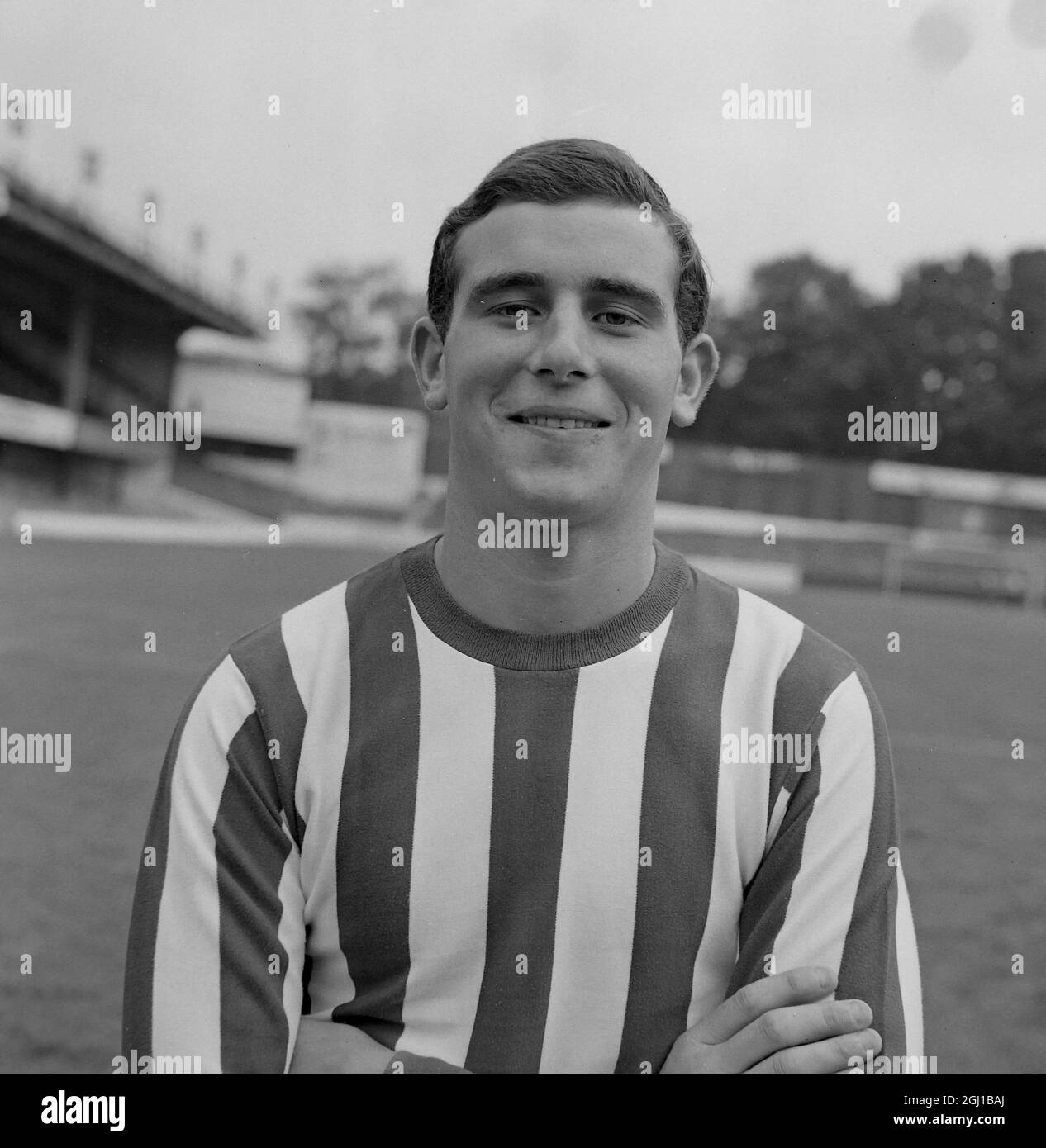 DEREK NORMAN - PORTRAIT OF FOOTBALLER OF SOUTHAMPTON FC FOOTBALL CLUB ...