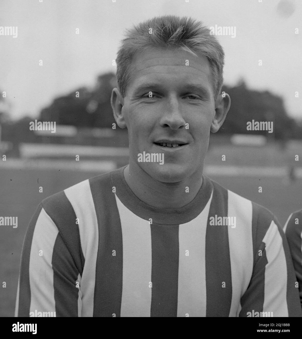 TONY KNAPP - PORTRAIT OF FOOTBALLER OF SOUTHAMPTON FC FOOTBALL CLUB ...
