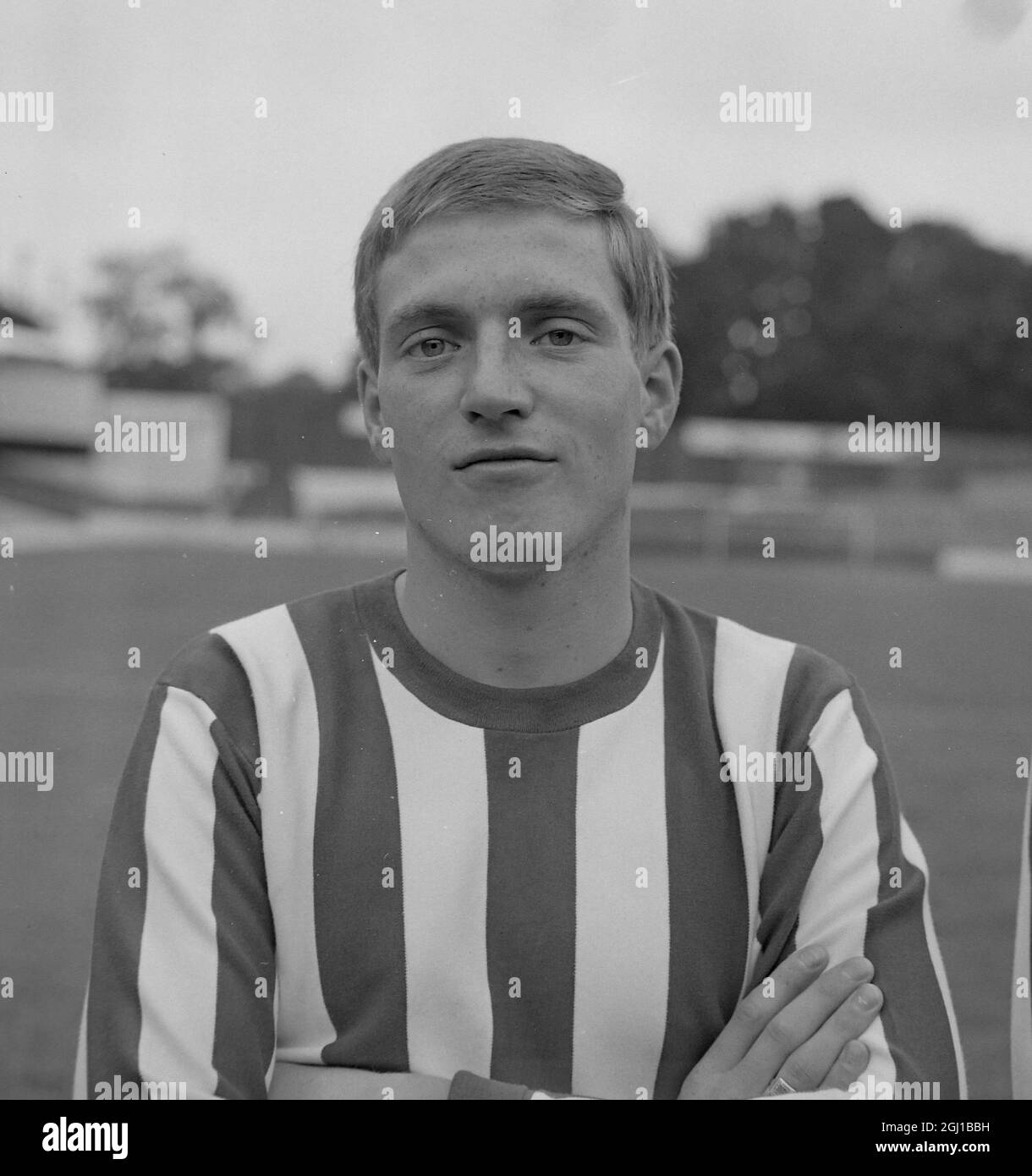 DENNIS HOLLYWOOD - PORTRAIT OF FOOTBALLER OF SOUTHAMPTON FC FOOTBALL ...