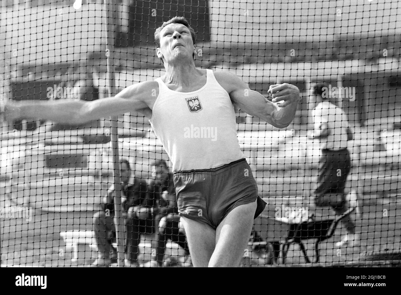 ATHLETE BEGIER Z DISCUS THROWER IN ACTION IN LONDON / ; 15 AUGUST 1964 ...