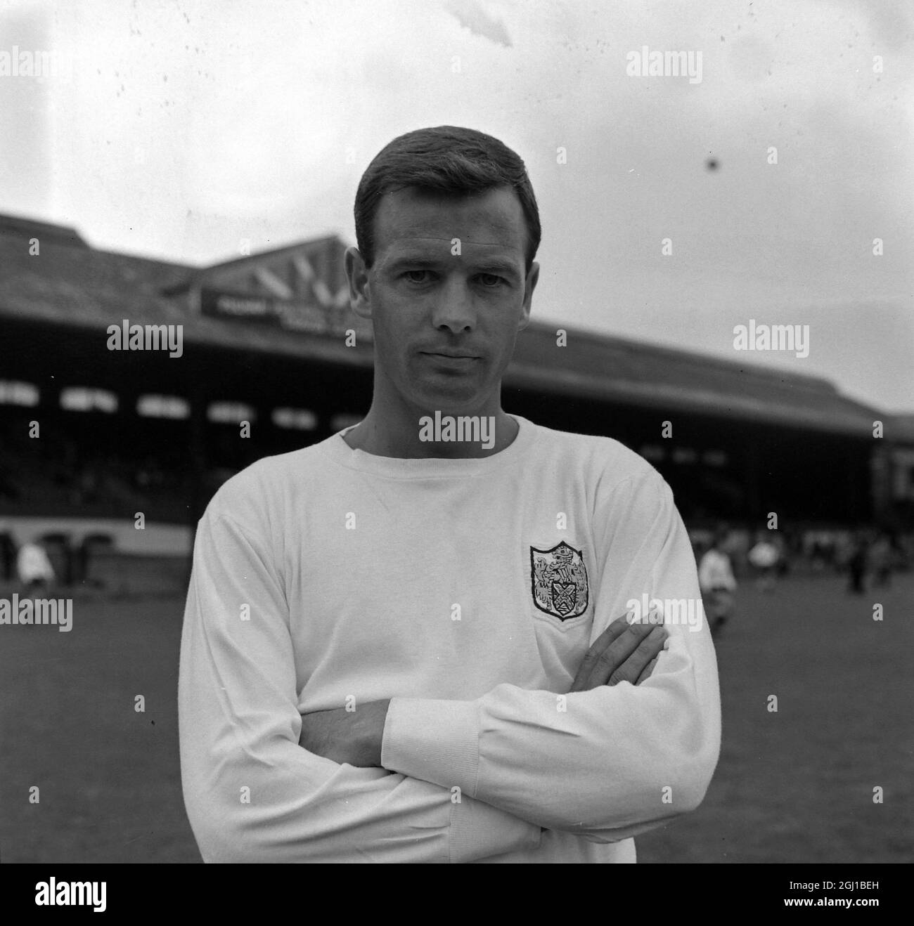 GRAHAM LEGGAT - PORTRAIT OF FOOTBALLER OF FULHAM FC FOOTBALL CLUB TEAM ...