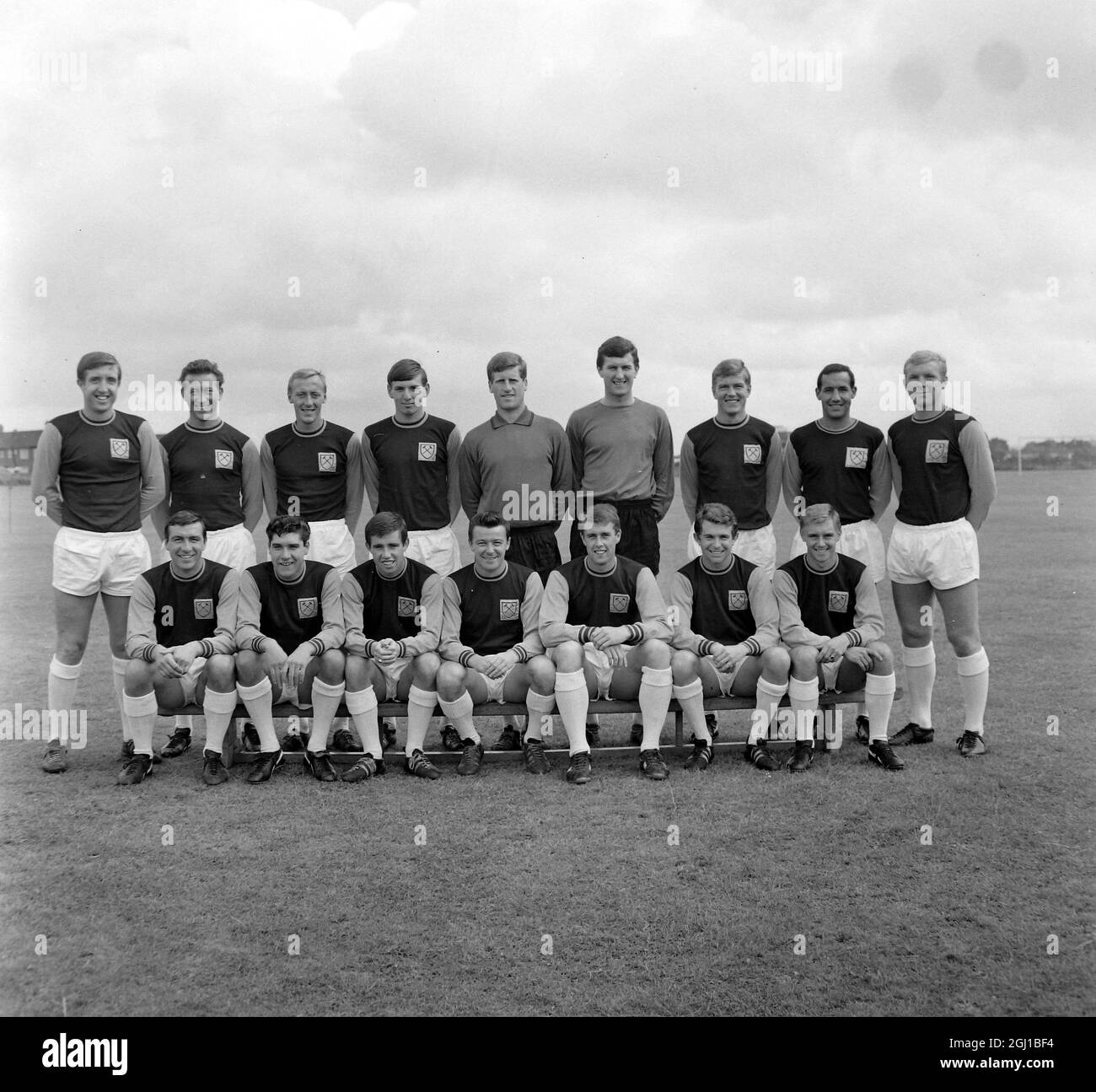 WEST HAM FOOTBALL CLUB TEAM GROUP - ; 18 AUGUST 1964 Stock Photo - Alamy