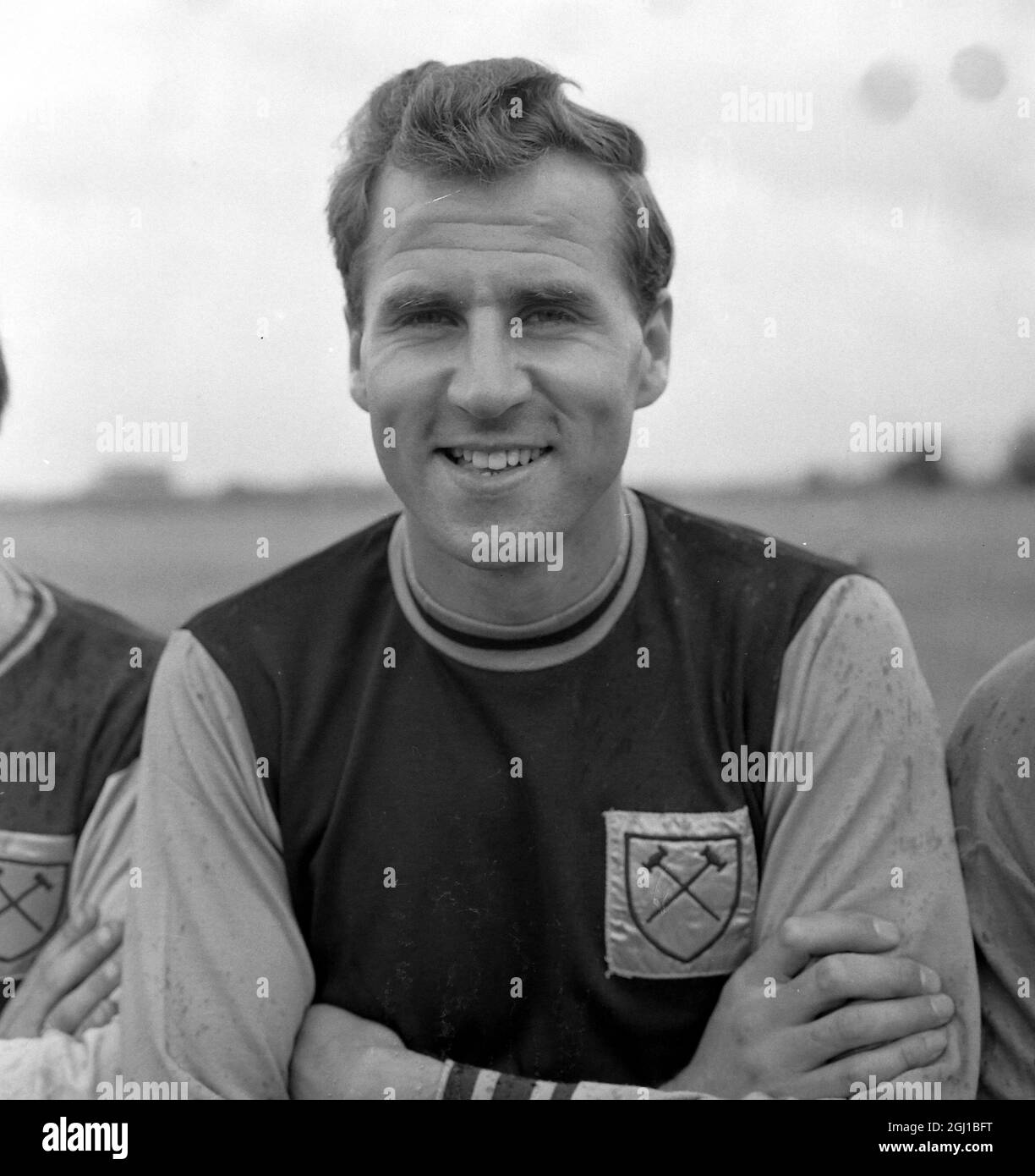 BILL LANSDOWNE - PORTRAIT OF FOOTBALLER OF WEST HAM FC FOOTBALL CLUB ...