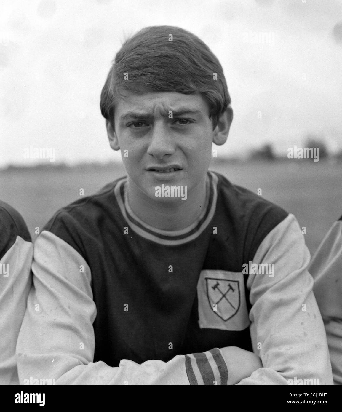 ROGER CROSS - PORTRAIT OF FOOTBALLER OF WEST HAM UNITED FC FOOTBALL ...