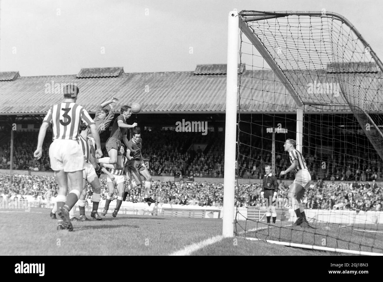 FOOTBALLER HINTON MARVIN IN ACTION CHELSEA v SUNDERLAND IN LONDON ...
