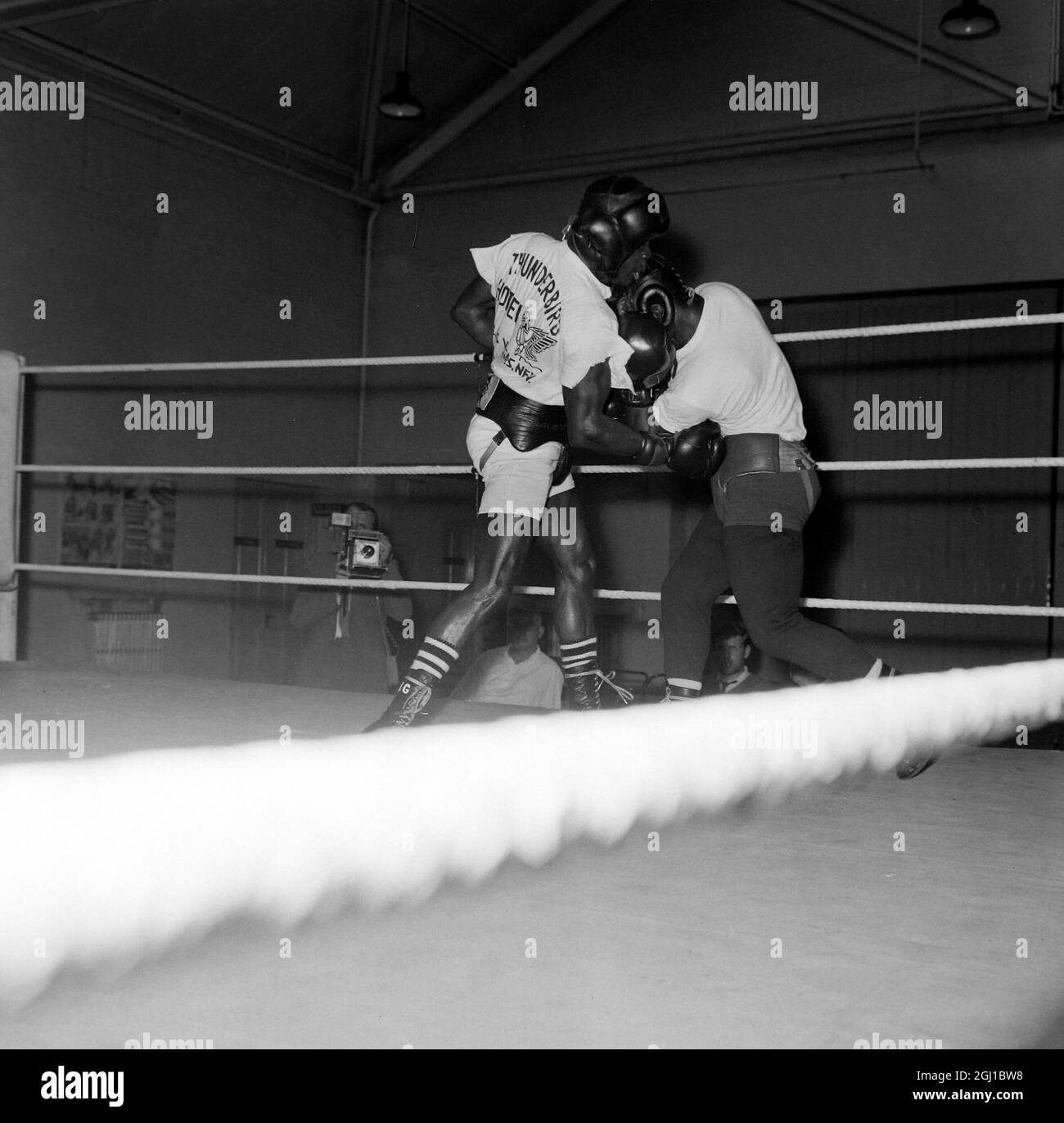 BOXING EMILE GRIFFITH E SPARS JUNIOR CASSIDY IN LONDON / ; 11 SEPTEMBER ...