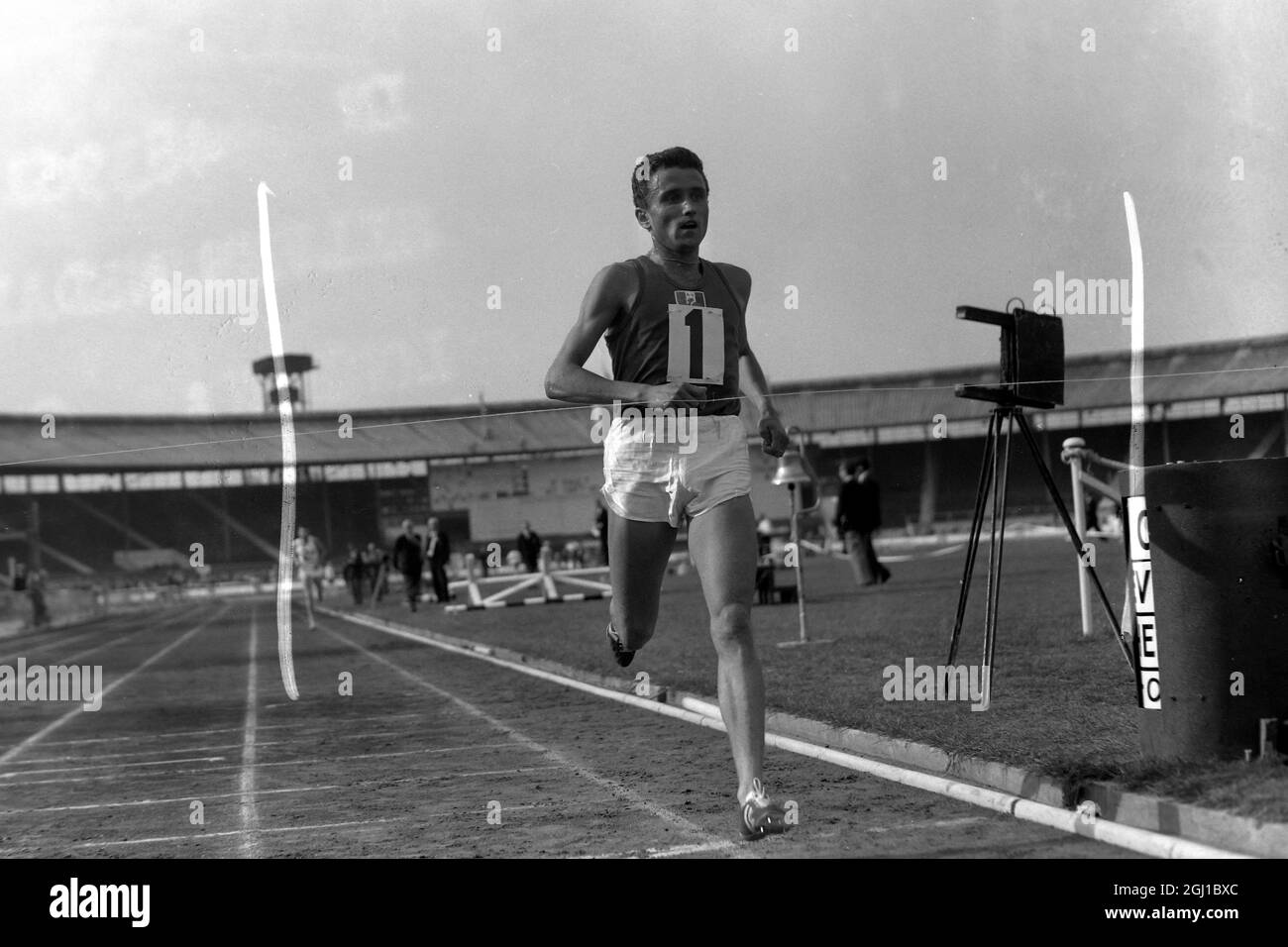 September 1964 london hi-res stock photography and images - Alamy
