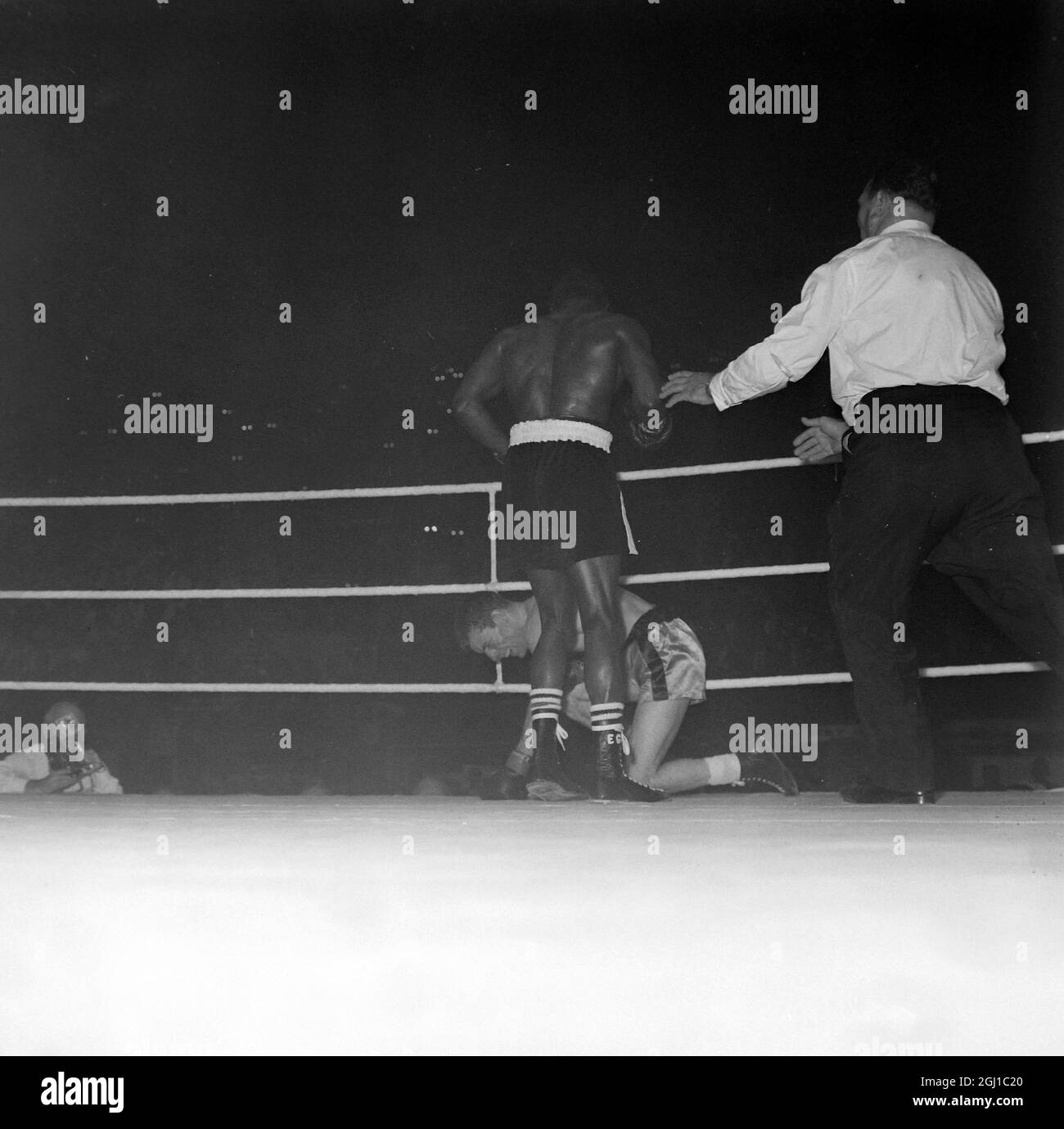 BOXING EMILE GRIFFITH E FIGHTS BRIAN CURVIS IN LONDON - ; 22 SEPTEMBER ...