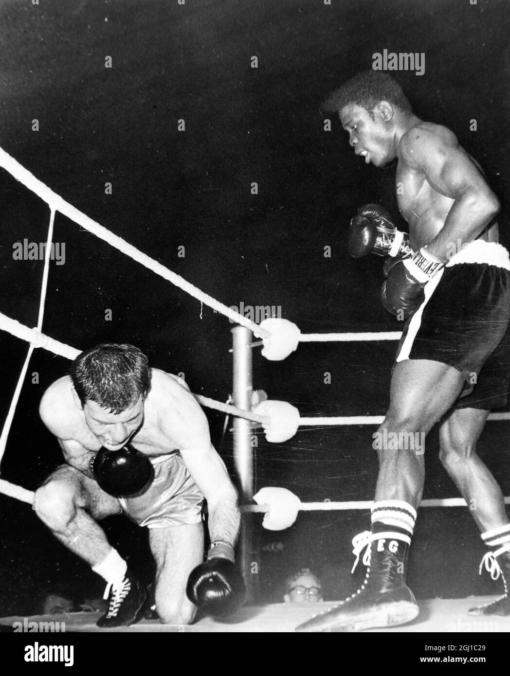 BOXING EMILE GRIFFITH E HAMMERS BRIAN CURVIS IN LONDON / ; 23 SEPTEMBER ...