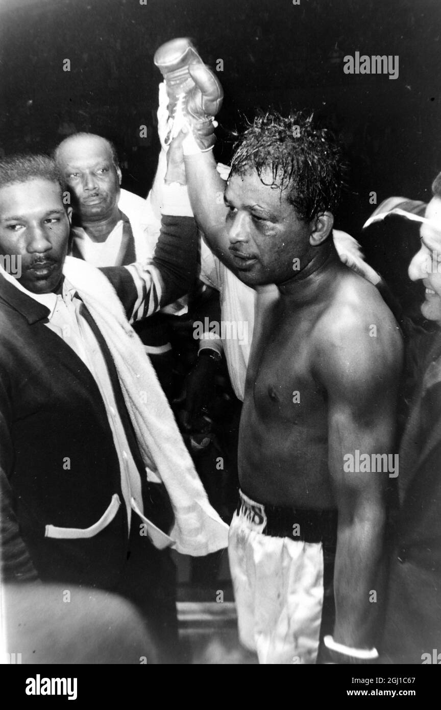 BOXING CHAMPION SUGAR RAY ROBINSON ACKNOWLEDGES CHEERS OF FANS IN PARIS ...