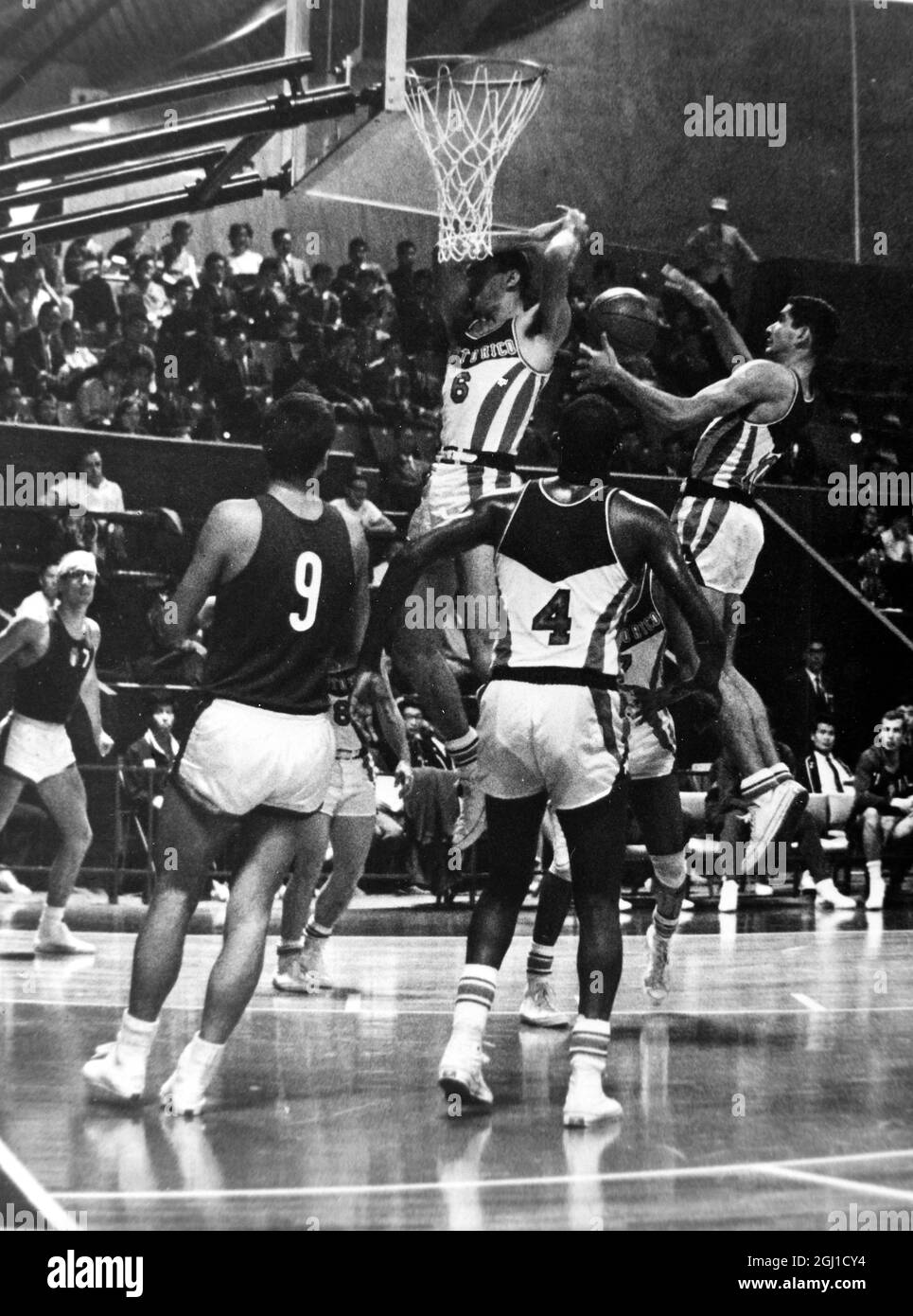 1960 olympic basketball Black and White Stock Photos & Images - Alamy