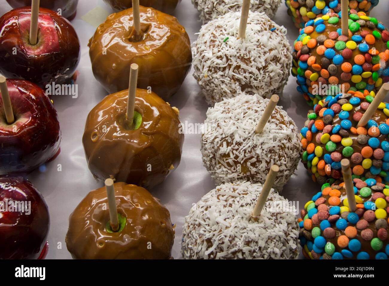 USA, food detail. Gourmet candied apples Stock Photo - Alamy