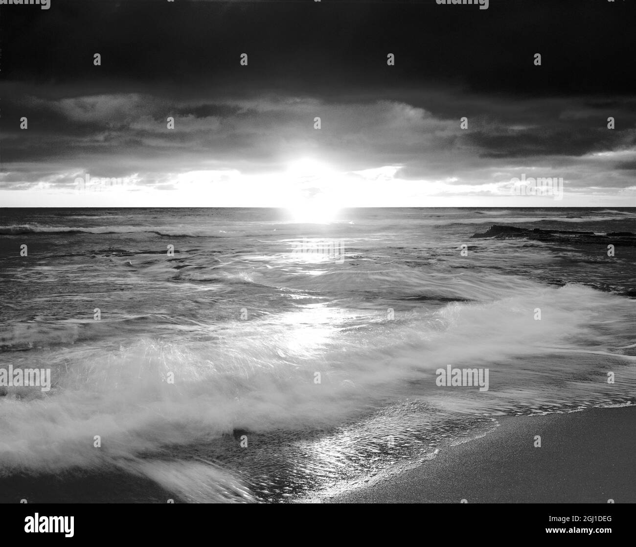 Pacific coast cliffs Black and White Stock Photos & Images - Alamy