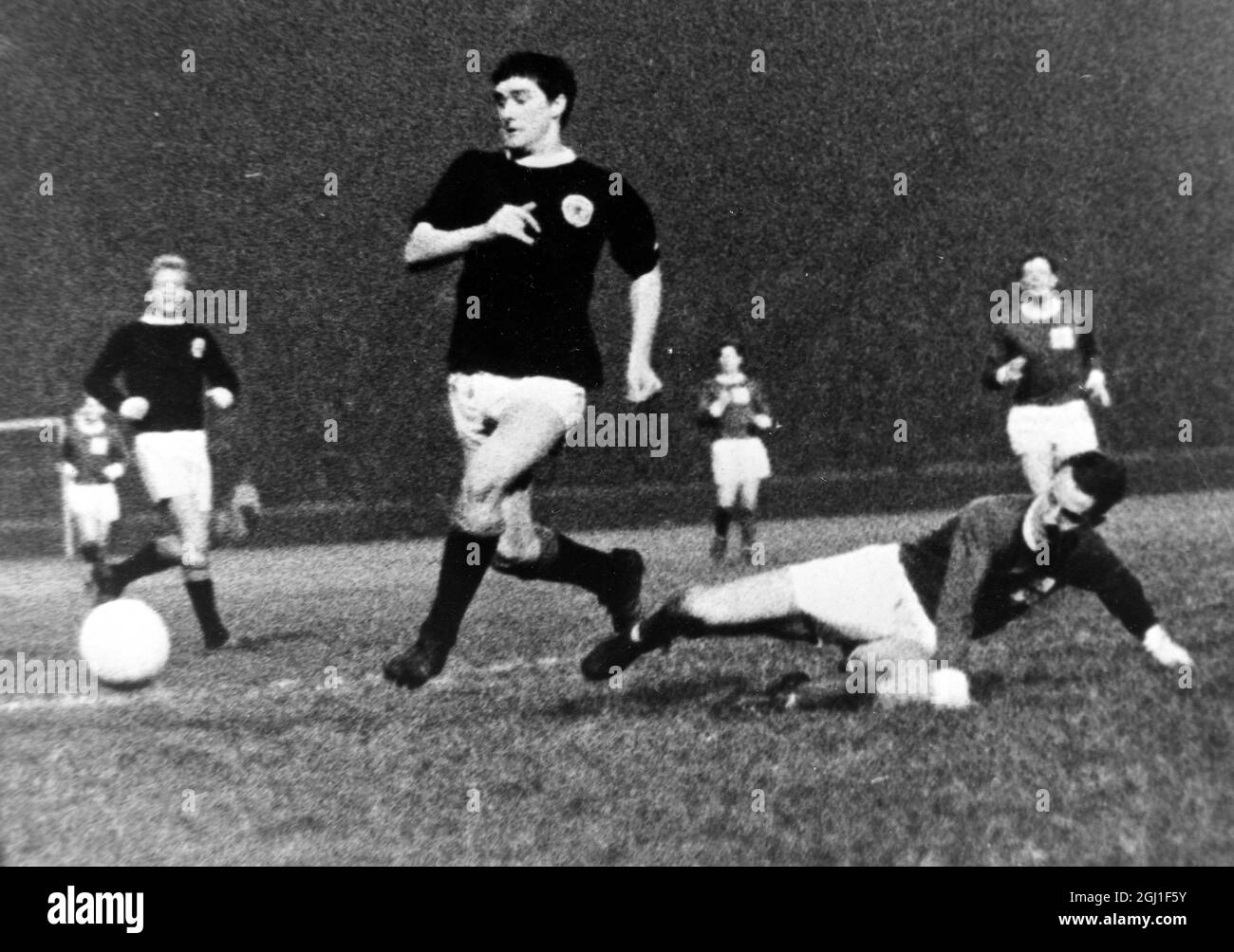 BAXTER JIM IN ACTION - SCOTLAND V IRELAND IN GLASGOW - ; 28 NOVEMBER ...