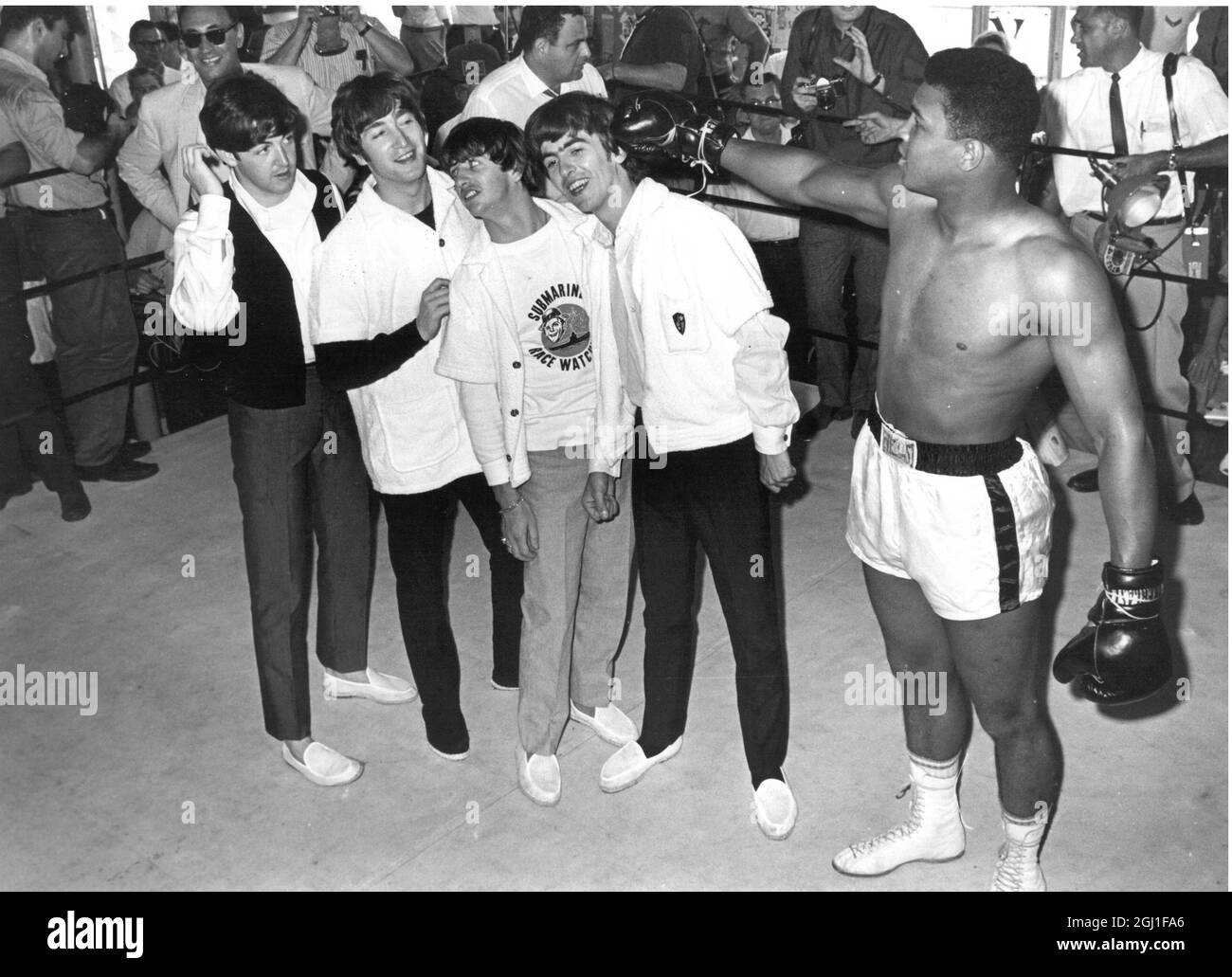 (Muhammad Ali) Cassius Clay the American boxer with The Beatles John ...