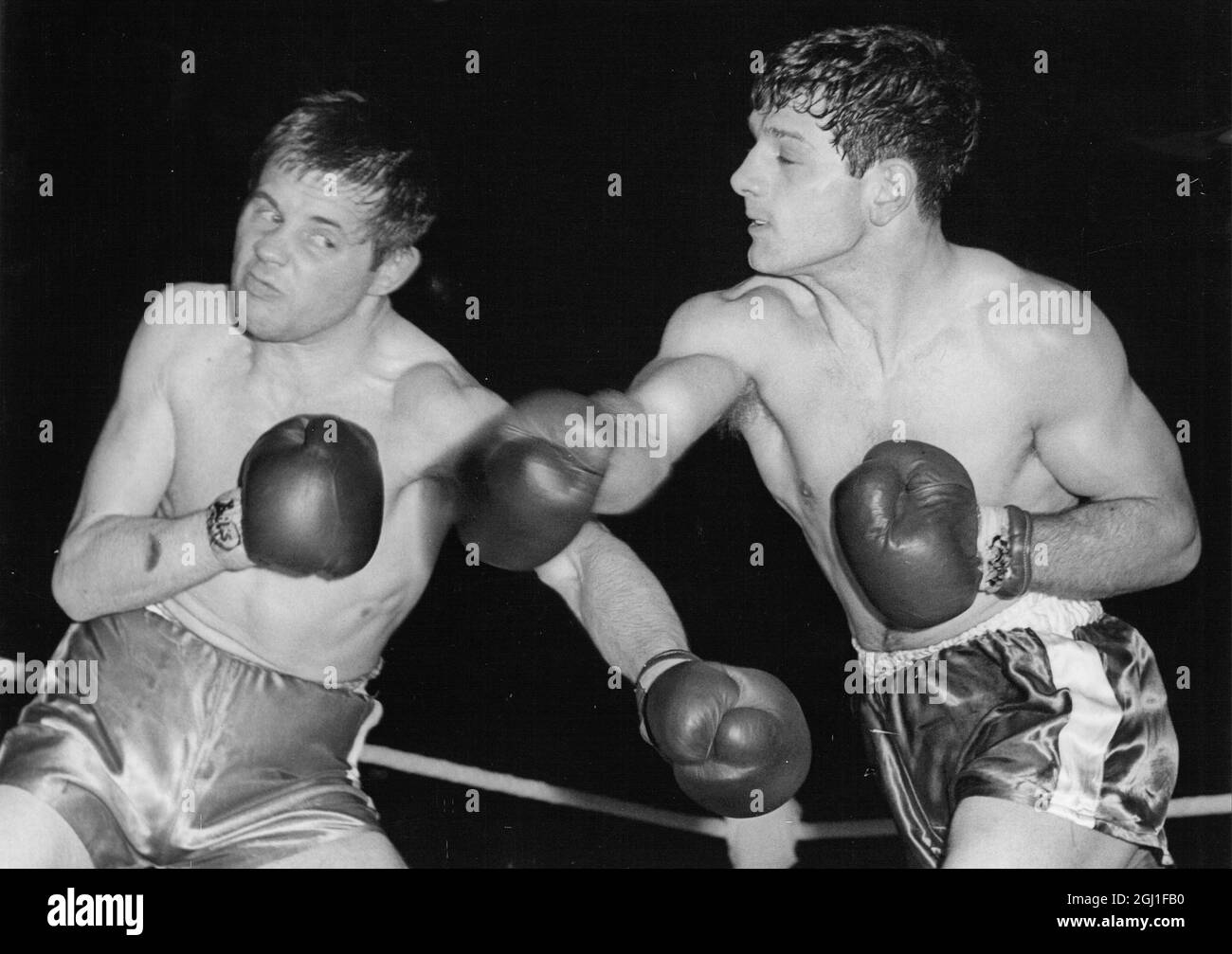 Vic Andreetti (right) beat Harry Edwards 3rd June 1964 Stock Photo - Alamy