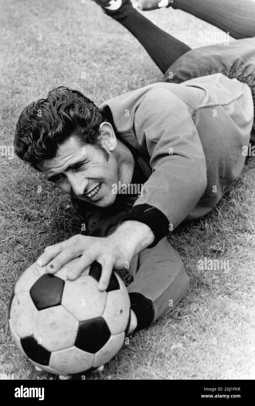 Peter Phillip Bonetti ( born 27 September 1941 in Putney , London of ...