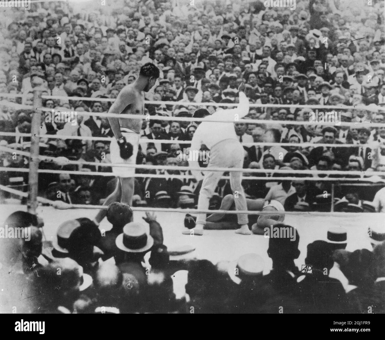 Jack dempsey georges carpentier hi-res stock photography and images - Alamy