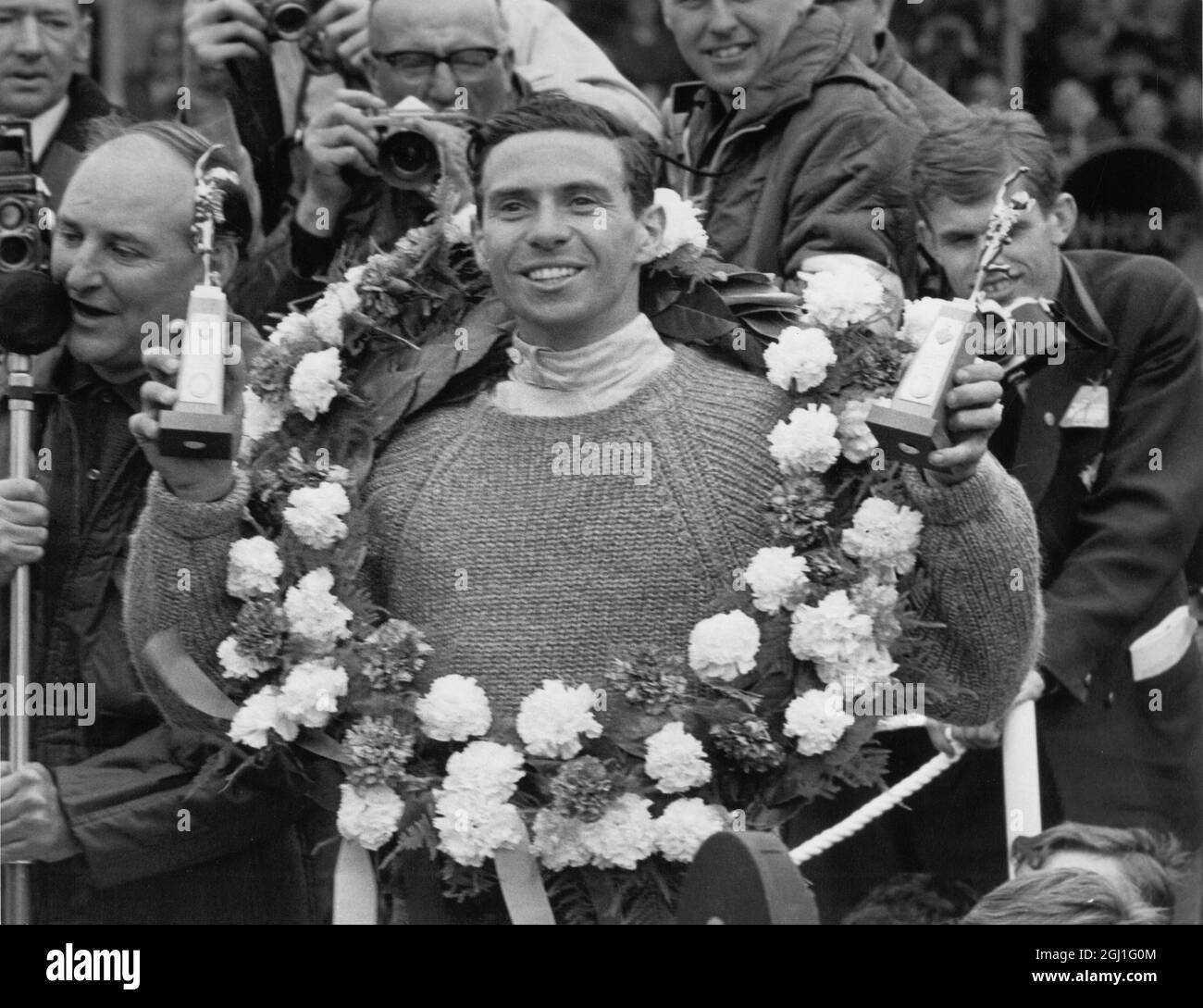 The victors laurel wreath hi-res stock photography and images - Alamy