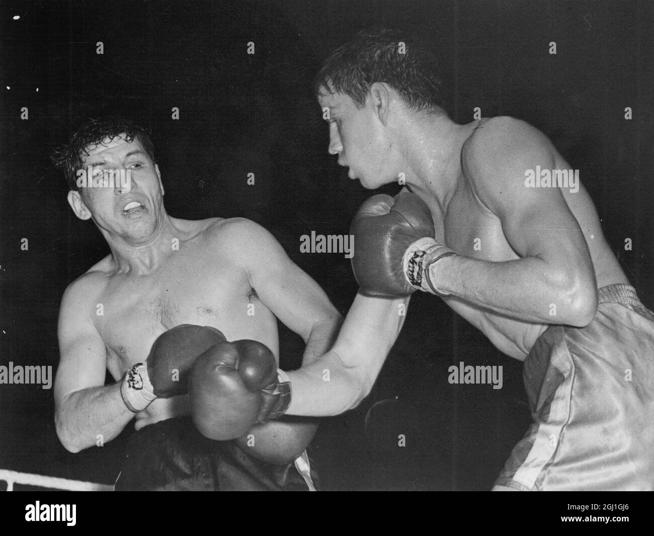 Terry Downes (right) - boxer ifighting Joey Giardeilo (USA) - Empire ...