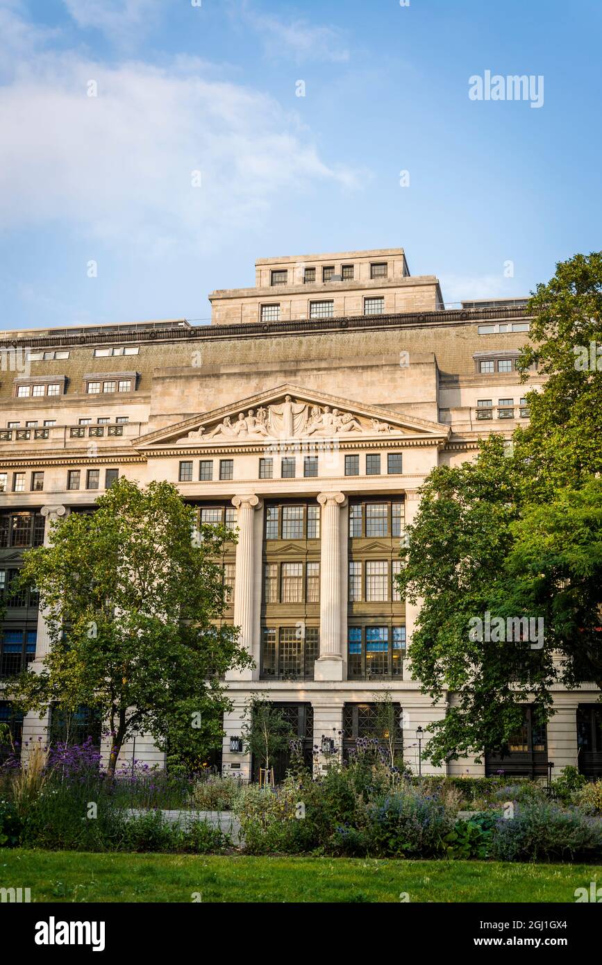 Victoria House, a neoclassical building and Bloomsbury Square Gardens ...