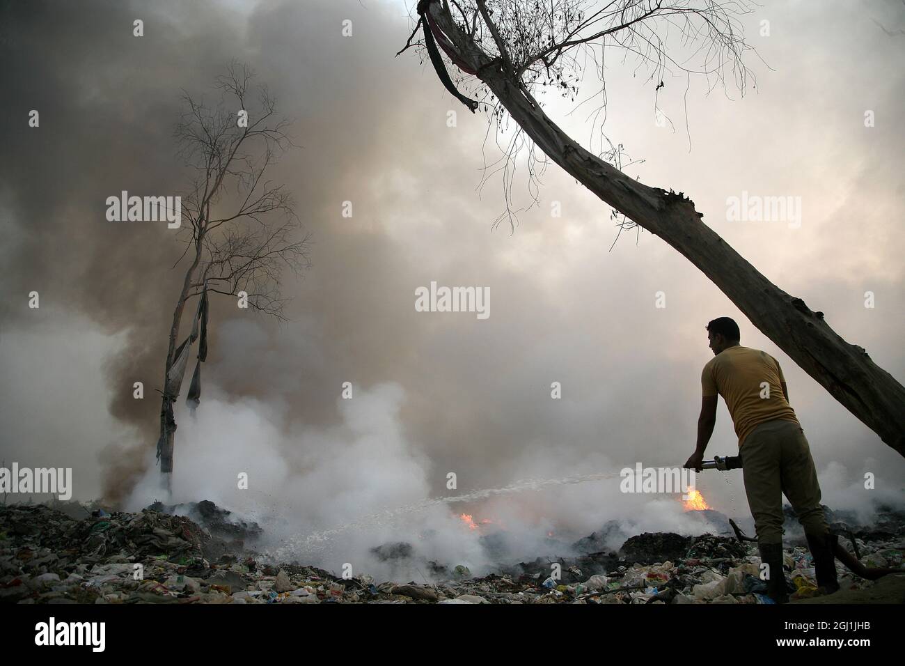 Solid waste management india hi-res stock photography and images - Alamy