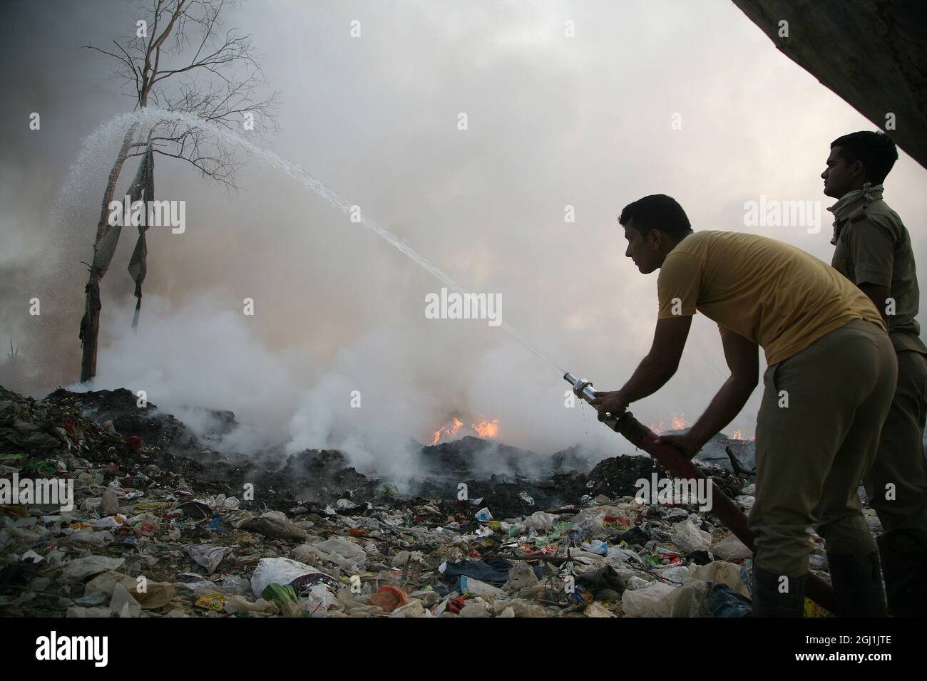Solid waste management in india hi-res stock photography and images - Alamy