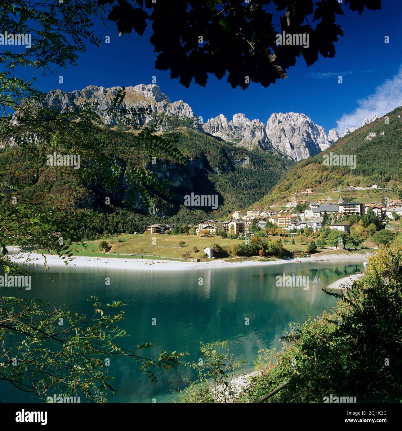 Lake Molveno and the Dolomite mountains behind, Trentino, Italy, Europe ...