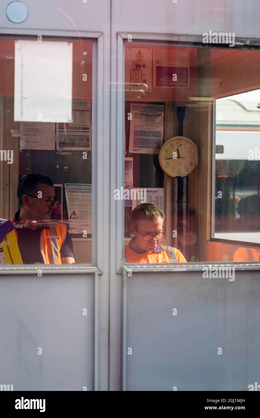 Train station signalmen hi-res stock photography and images - Alamy