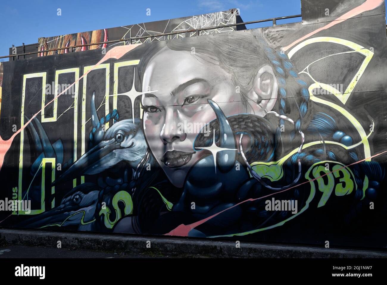 Murals on buildings hi-res stock photography and images - Alamy