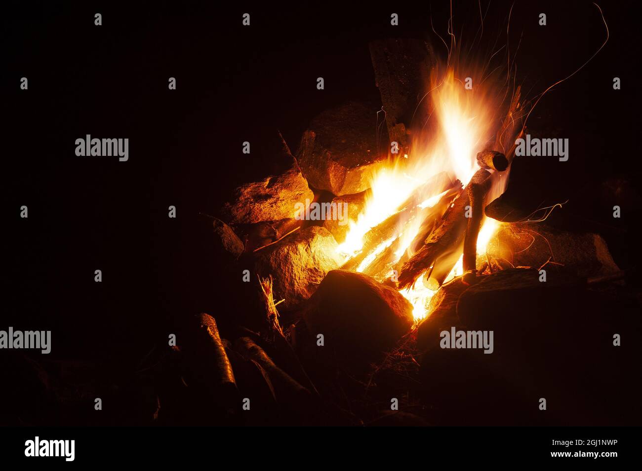 Campfire in the darkness Stock Photo - Alamy