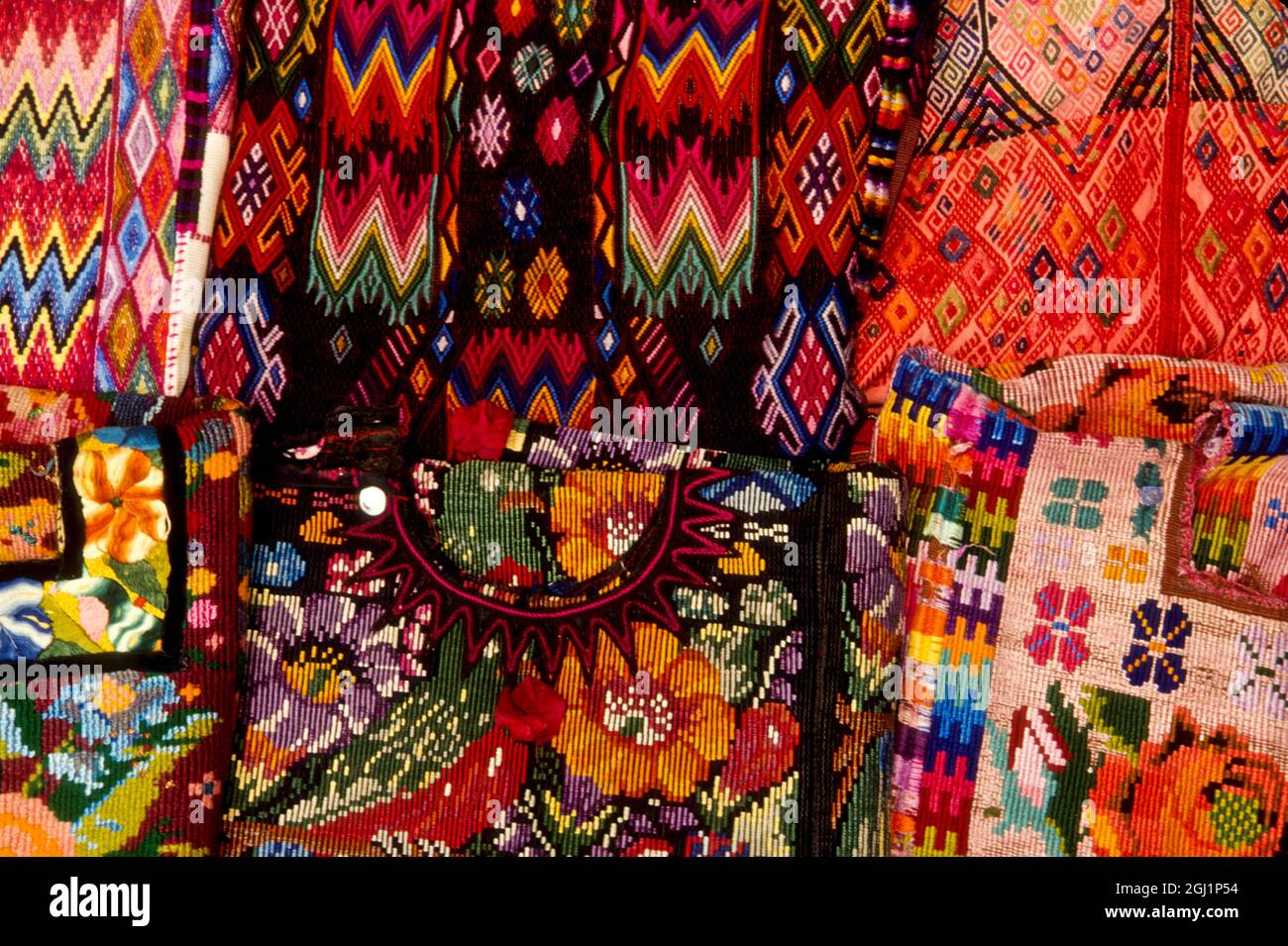 Huipiles hi-res stock photography and images - Alamy