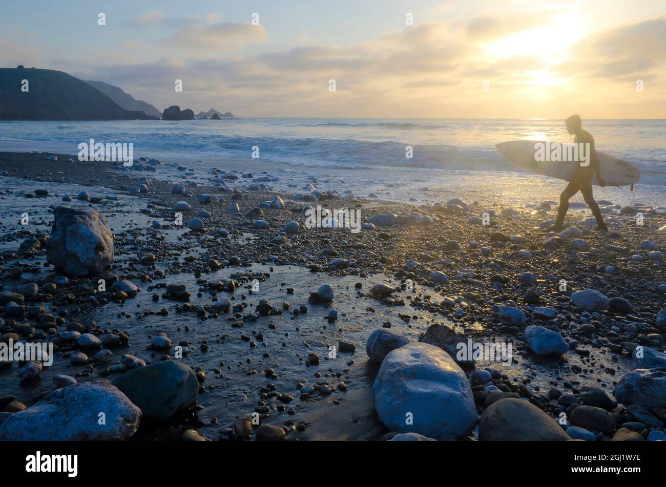 Pacifica california surfing hi-res stock photography and images - Alamy