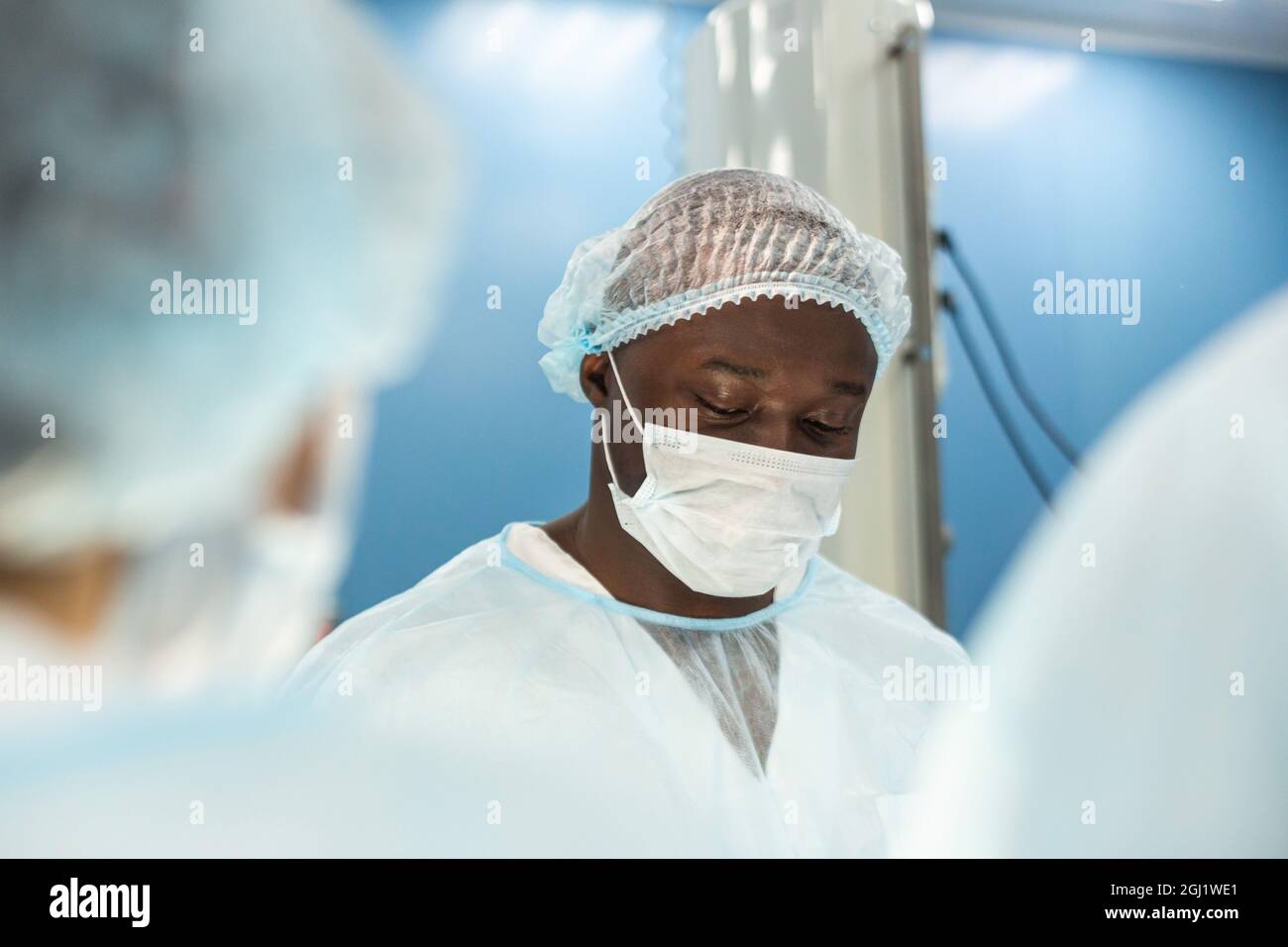 Portrait doctor performing surgical operation hi-res stock photography ...