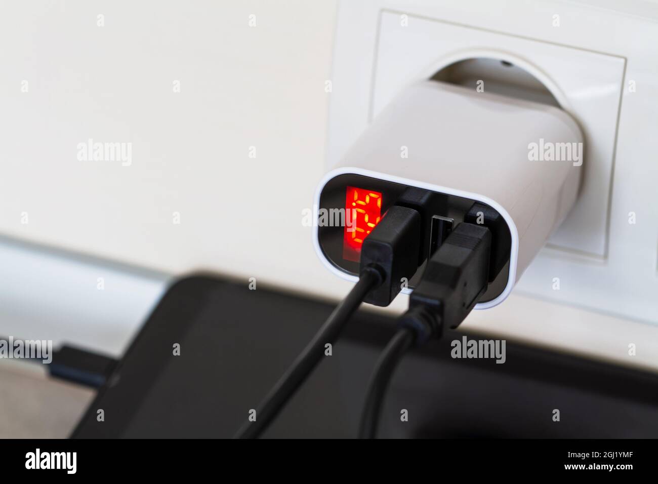 Output transformer hi-res stock photography and images - Alamy